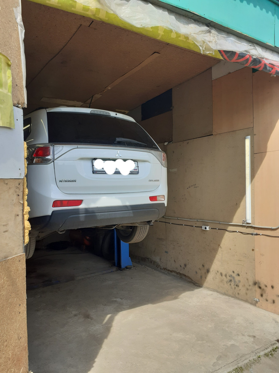 Замена пыльников передних амортизаторов — Mitsubishi Outlander (3G), 2 ...