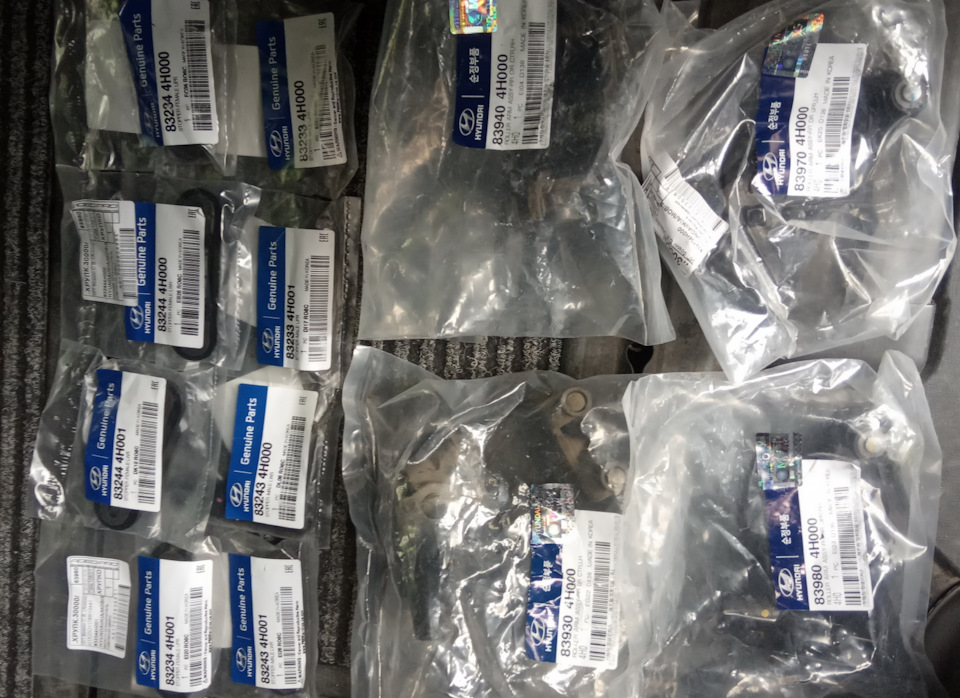 839404H000 Ролик с направляющей сдвижной двери KIA HYUNDAI | Запчасти ...