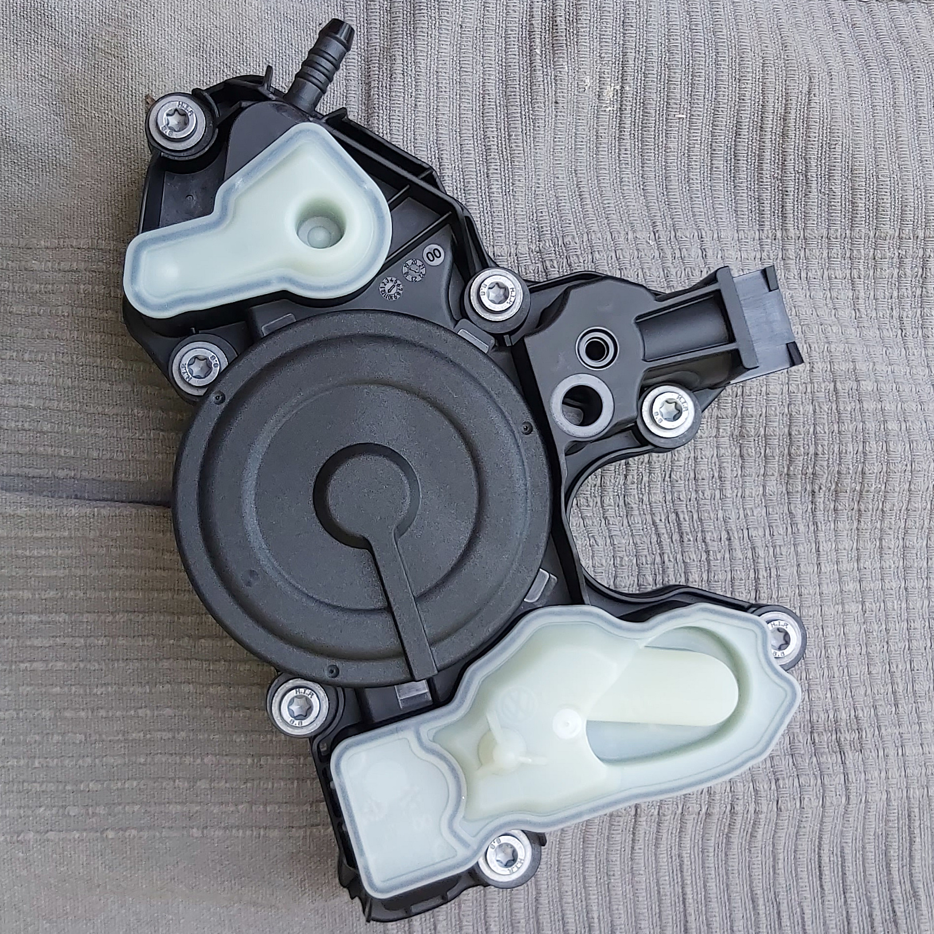 Маслоотделитель 06K103495BM — Skoda Octavia A7 Mk3, 1,8 л, 2019 года ...