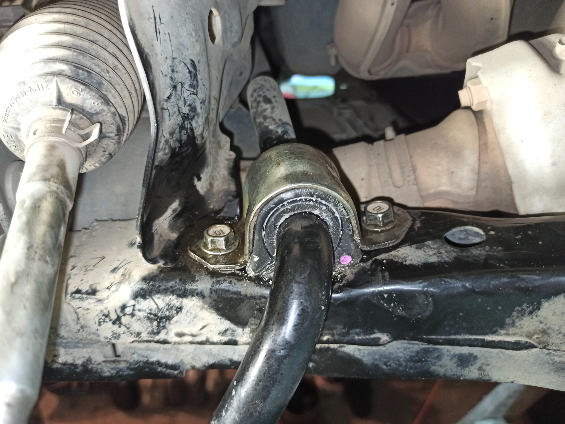 Год владения OUTBACK-ом (KYB New SR, лифт-проставки, втулки переднего ...