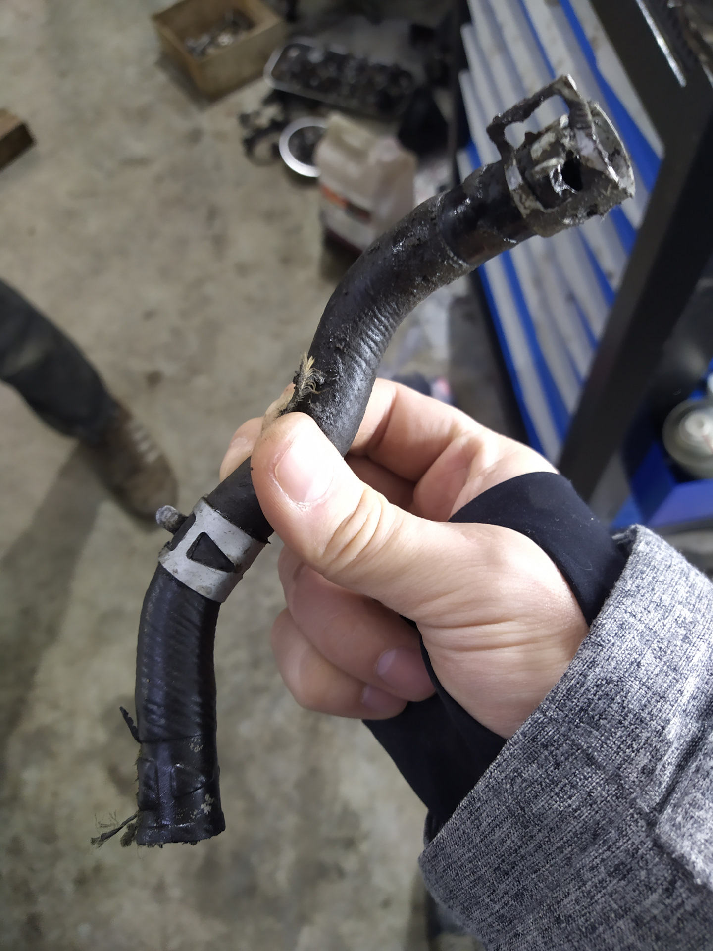 #63. Заехал поменять свечи… Блин🤣 — Toyota Camry (XV40), 2,4 л, 2006 ...