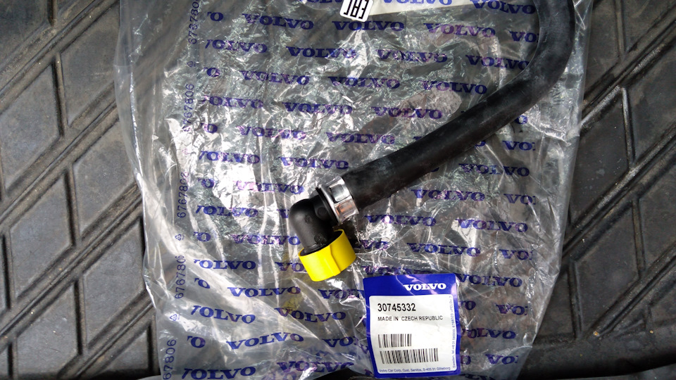 Патрубок печки — Volvo S80 (1G), 2,4 л, 2003 года | запчасти | DRIVE2