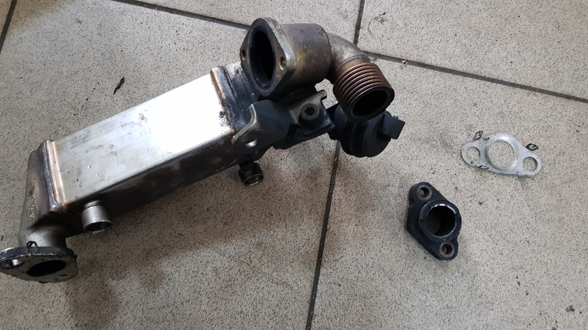 Замена охладителя ОГ — BMW X3 (E83), 2 л, 2008 года | поломка | DRIVE2