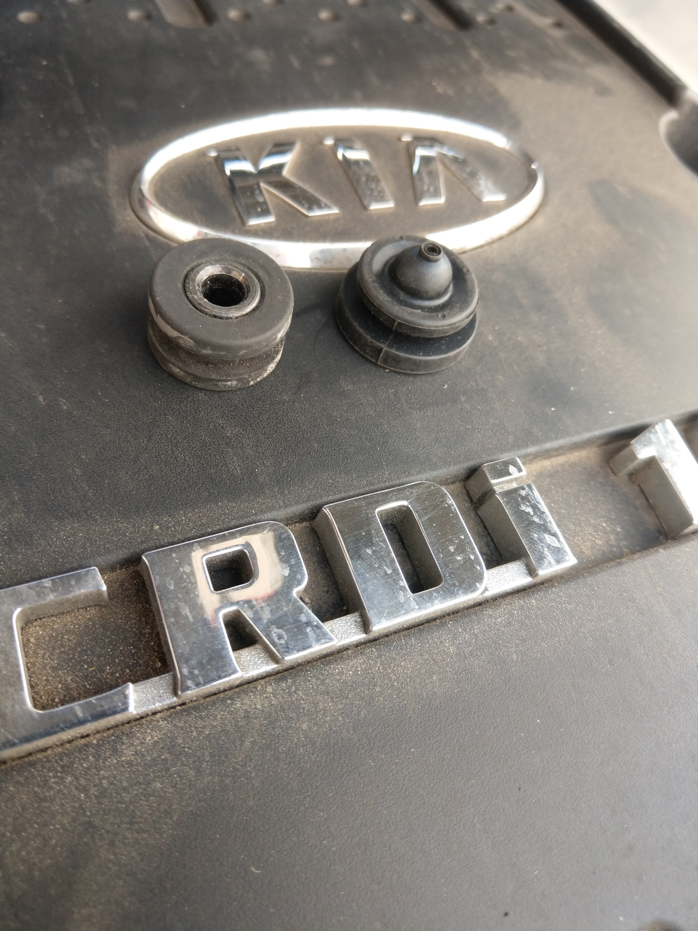 Быстросьемная декоративная крышка для двигателя — KIA Carens III, 2 л ...