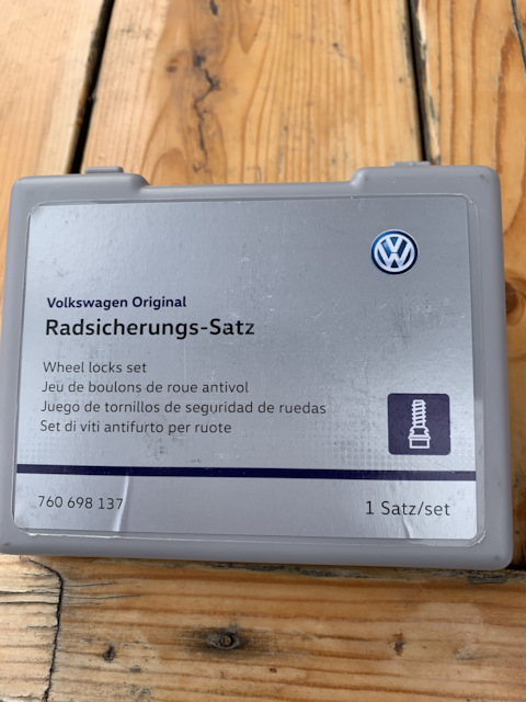 760698137 Комплект колесных болтов VAG | Запчасти на DRIVE2