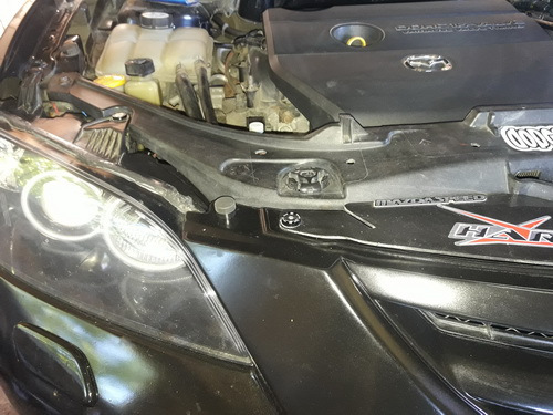 Демпфер капота — Mazda 3 (1G) BK, 2 л, 2007 года | аксессуары | DRIVE2