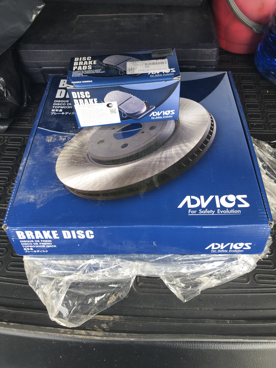 Замена передних тормозных дисков и колодок — Toyota RAV4 (IV), 2 л ...