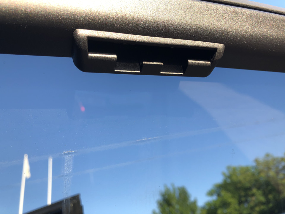 Установка оригинальных солнцезащитных шторок в задних дверях Audi Q5 ...