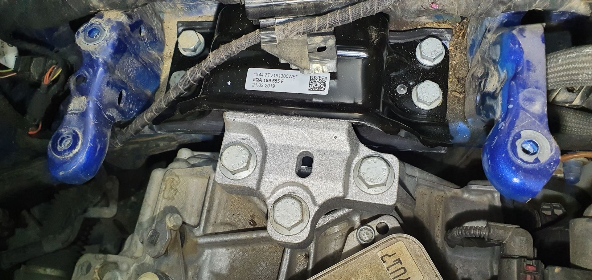 Замена стокового изделия №2 на гидроопору 5QA199555F — Volkswagen ...