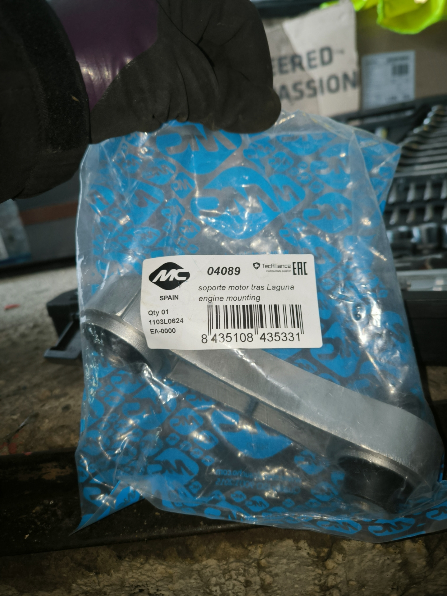 Замена задней подушки двигателя "косточки" — Renault Laguna I, 1,6 л ...