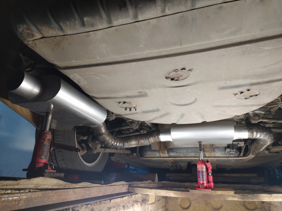 Custom exhaust. — Chrysler Concorde (2G), 2,7 л, 2001 года | тюнинг ...