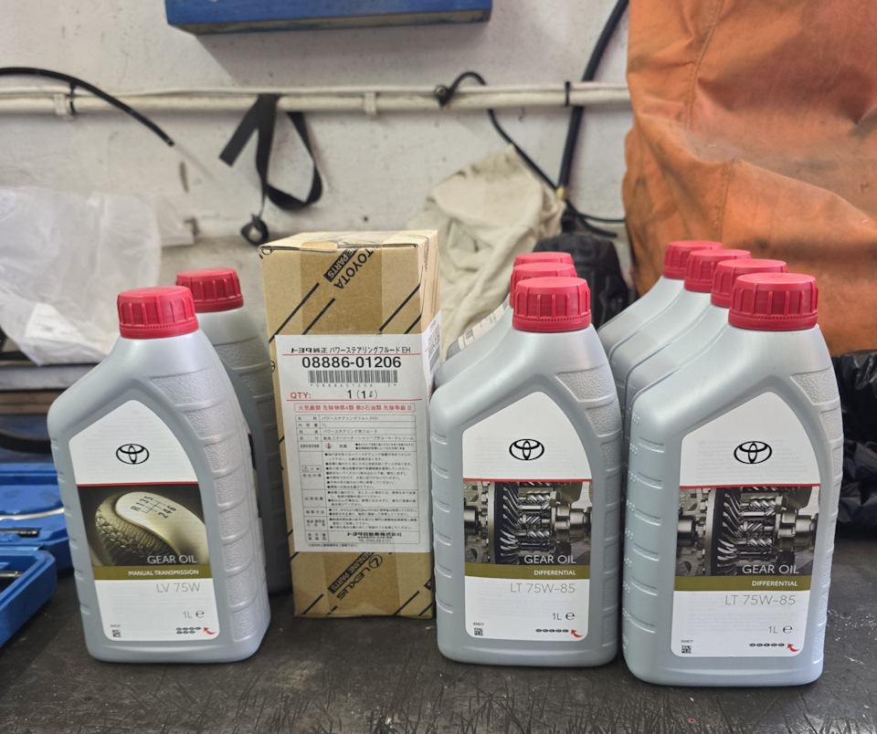 Первая замена жидкостей — Toyota Land Cruiser 200, 4,5 л, 2011 года ...