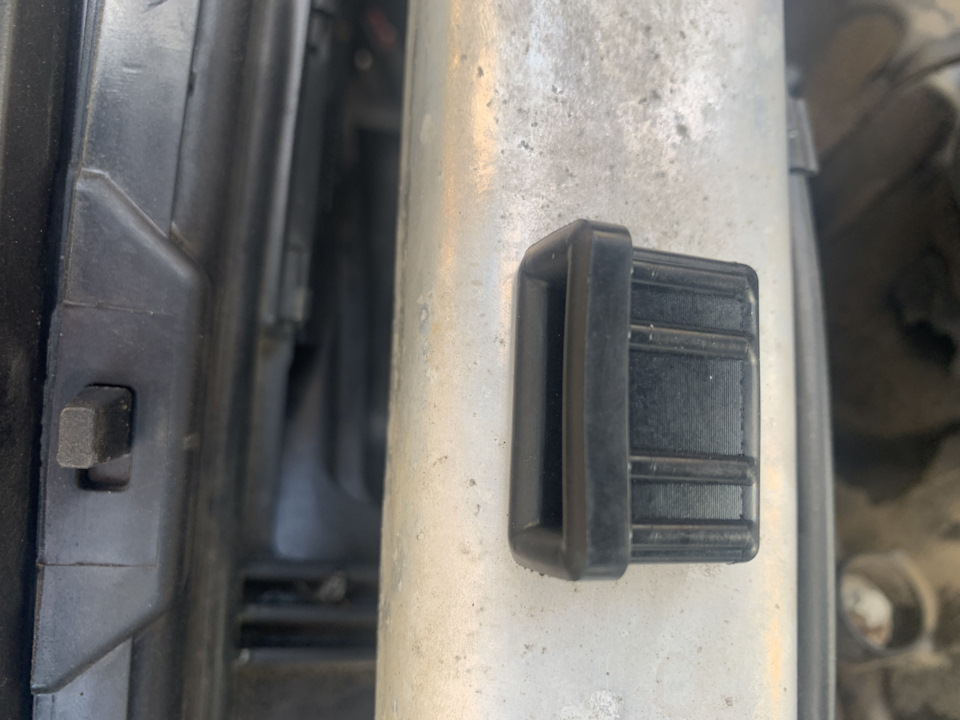 Крышка двигателя — BMW X5 (E70), 3 л, 2013 года | запчасти | DRIVE2