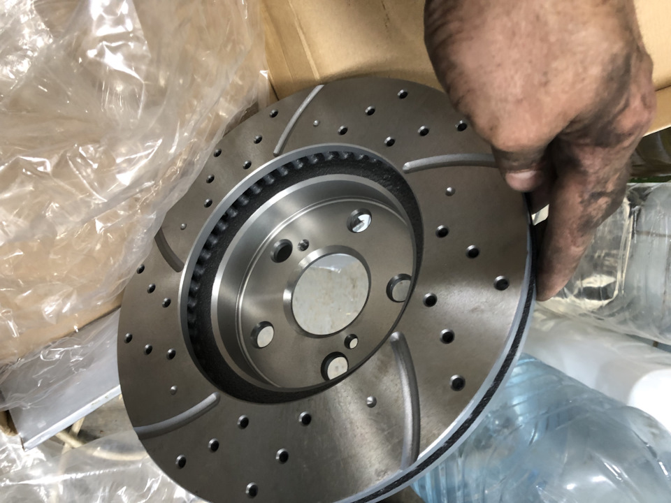 Замена передних стоек, передних и задних тормозных дисков — Toyota ...