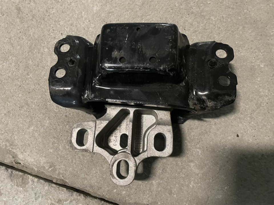 5QA199555G Подушка двигателя левая VAG | Запчасти на DRIVE2