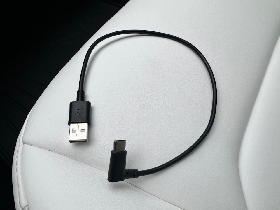 Кабель для зарядки телефона на Tesla Model 3 — Tesla Model 3 (1G), 2019 ...
