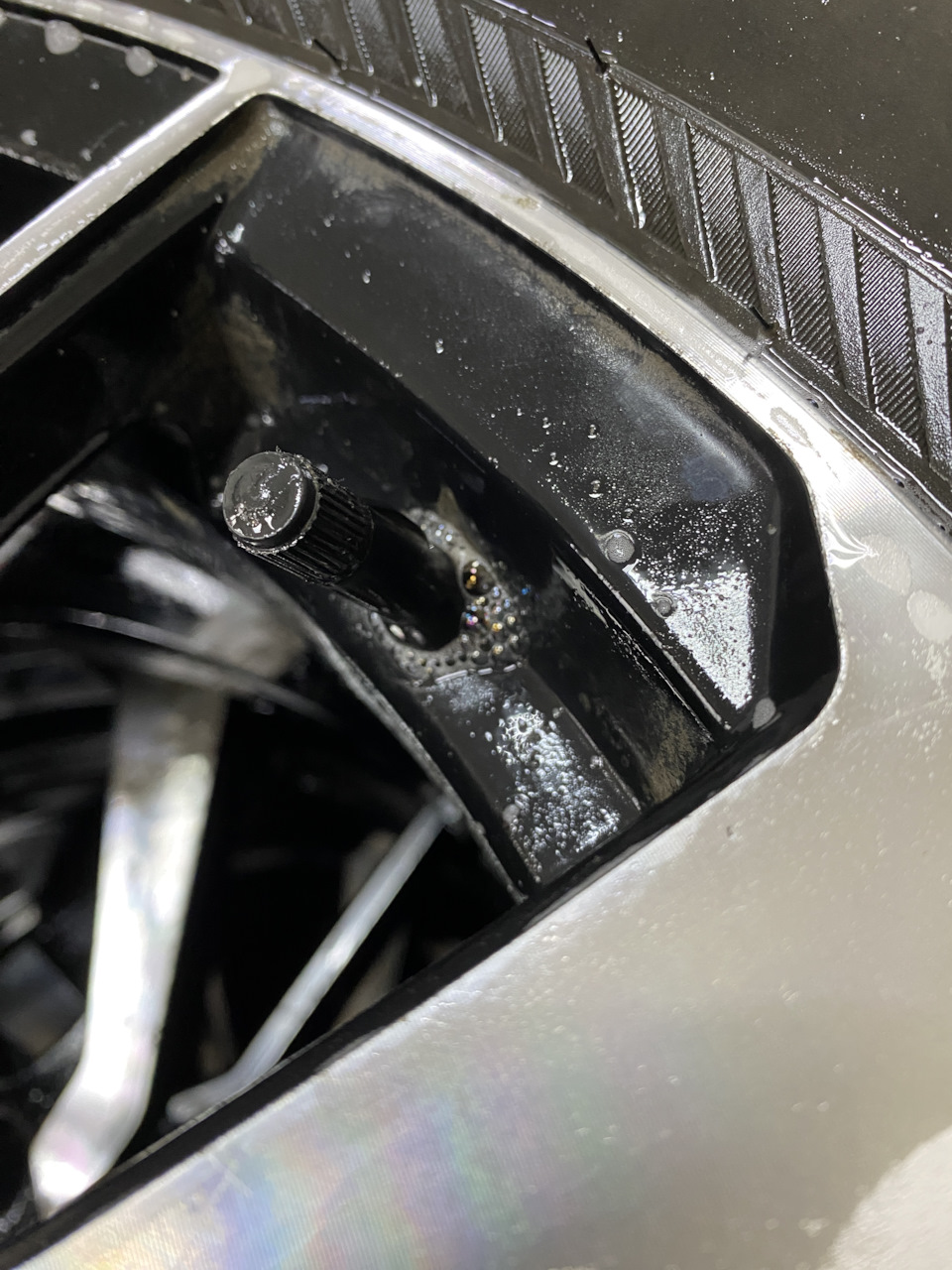 Весенний шиномонтаж и обнаружение причины утечки воздуха — Mitsubishi ...