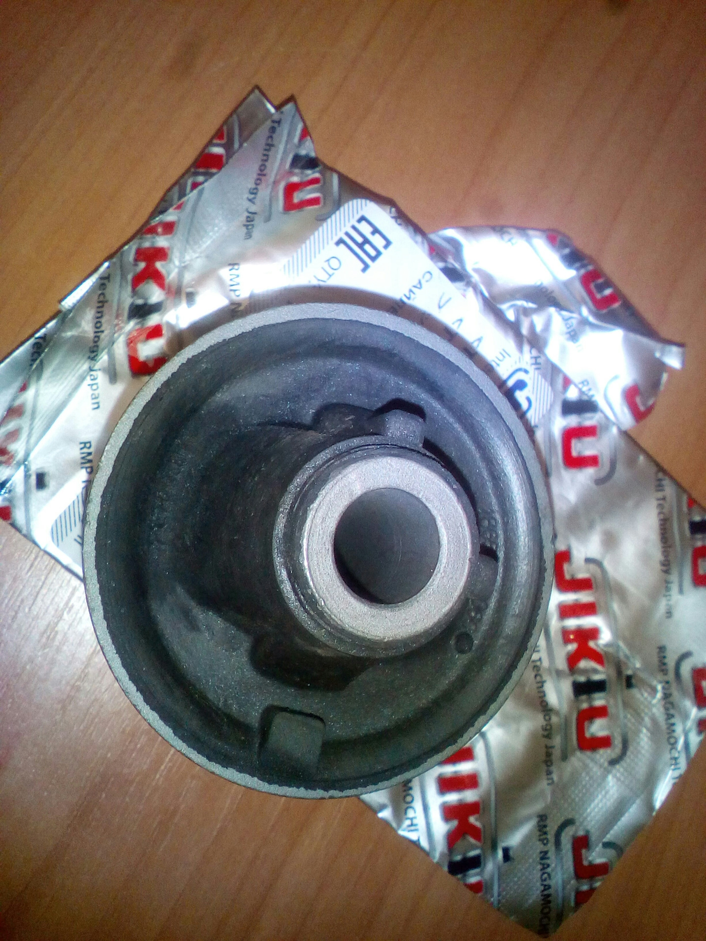 Салентблоки рычагов передней подвески — Toyota Funcargo, 1,5 л, 2000 ...