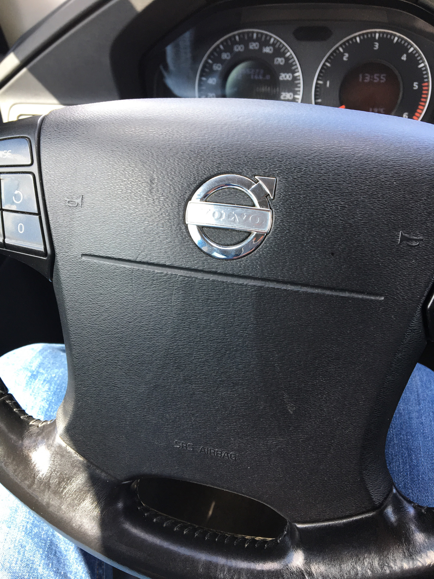 Наклейка на руль — Volvo XC70 III, 2,4 л, 2008 года | аксессуары | DRIVE2