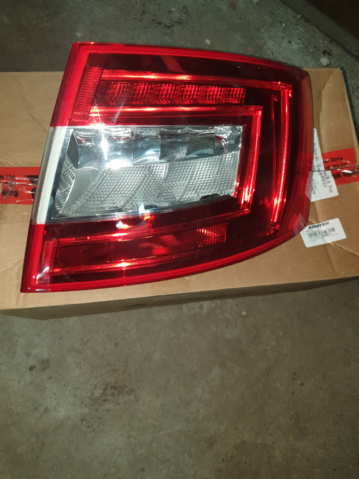 5E5945111A Фонарь задний левый / SKODA Octavia (Седан) 13~ VAG ...