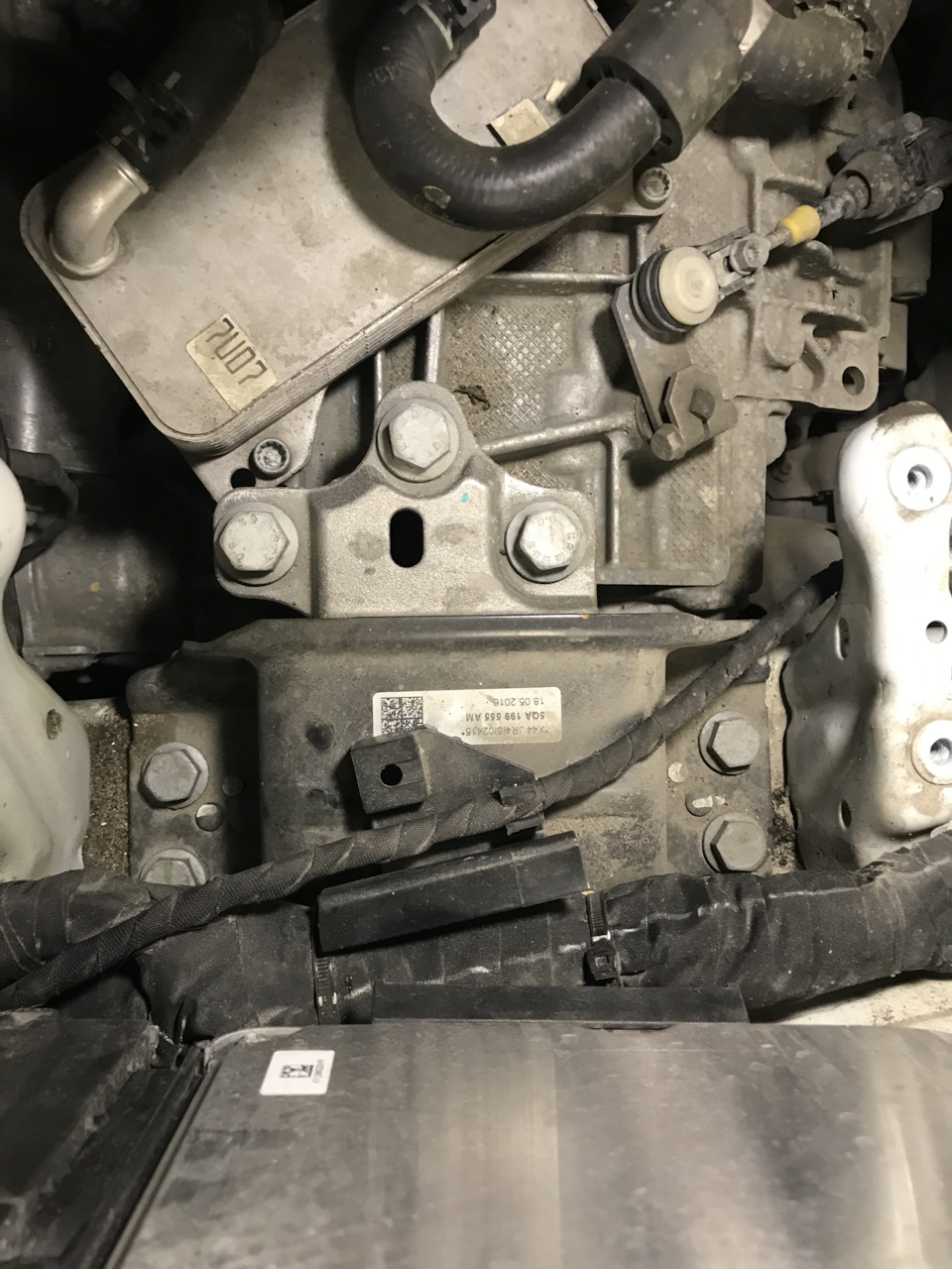 5QA199555AM Опора кпп левая VAG | Запчасти на DRIVE2