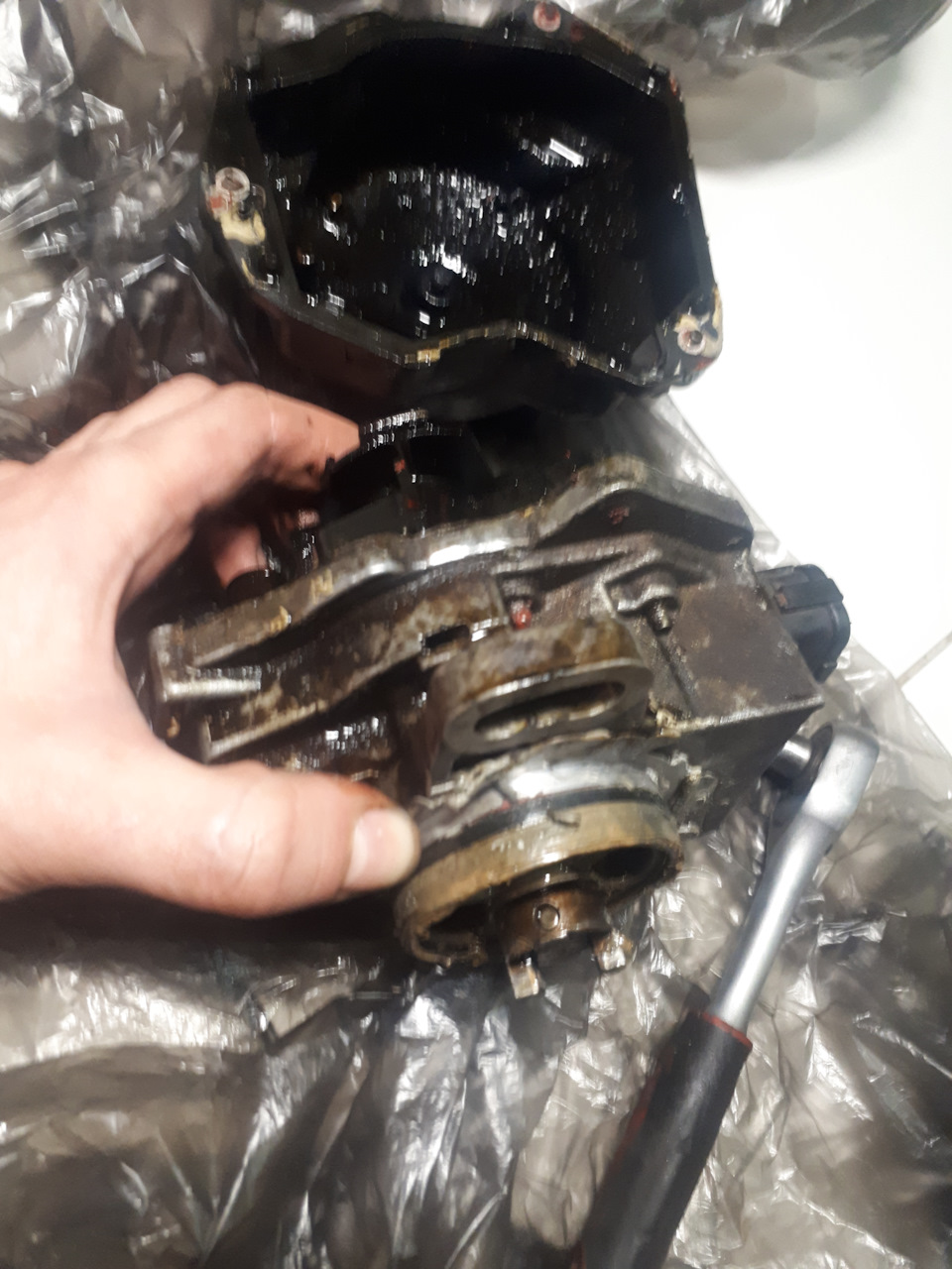 Замена сальника трамблера — Nissan Pulsar (N15), 1,5 л, 1998 года ...