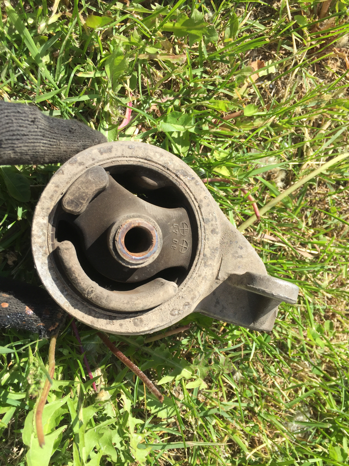 Замена передней правой подушки — KIA Spectra, 1,6 л, 2008 года ...