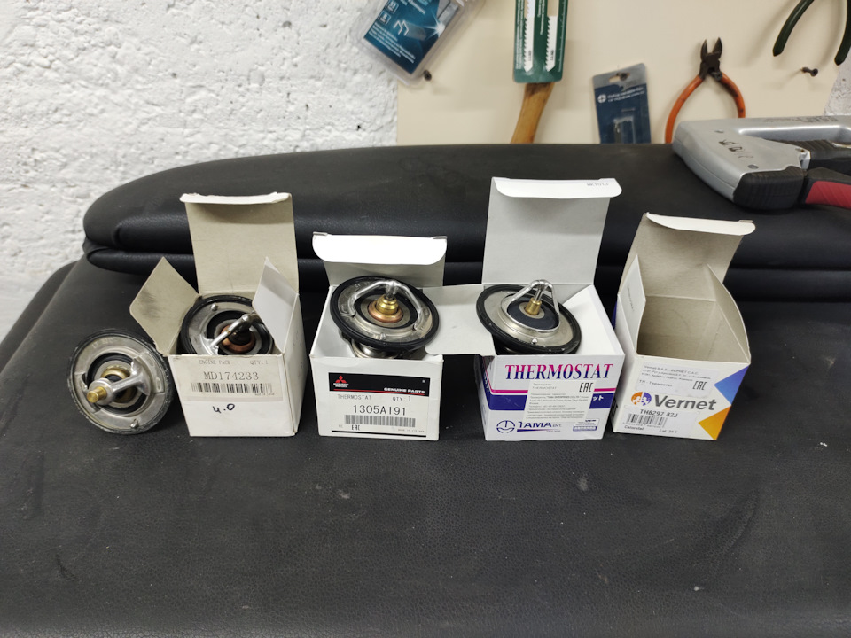 MD174233 Термостат, охлаждающая жидкость Mitsubishi | Запчасти на DRIVE2