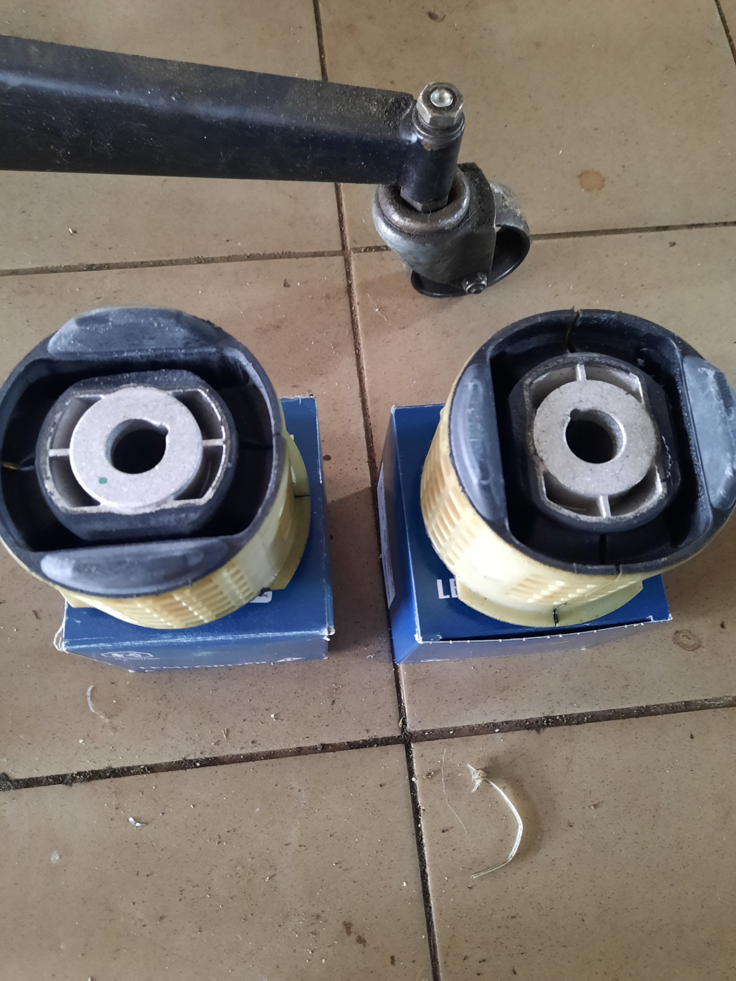 Замена аммортизатора, защиты днища и гуммилагеров — DRIVE2