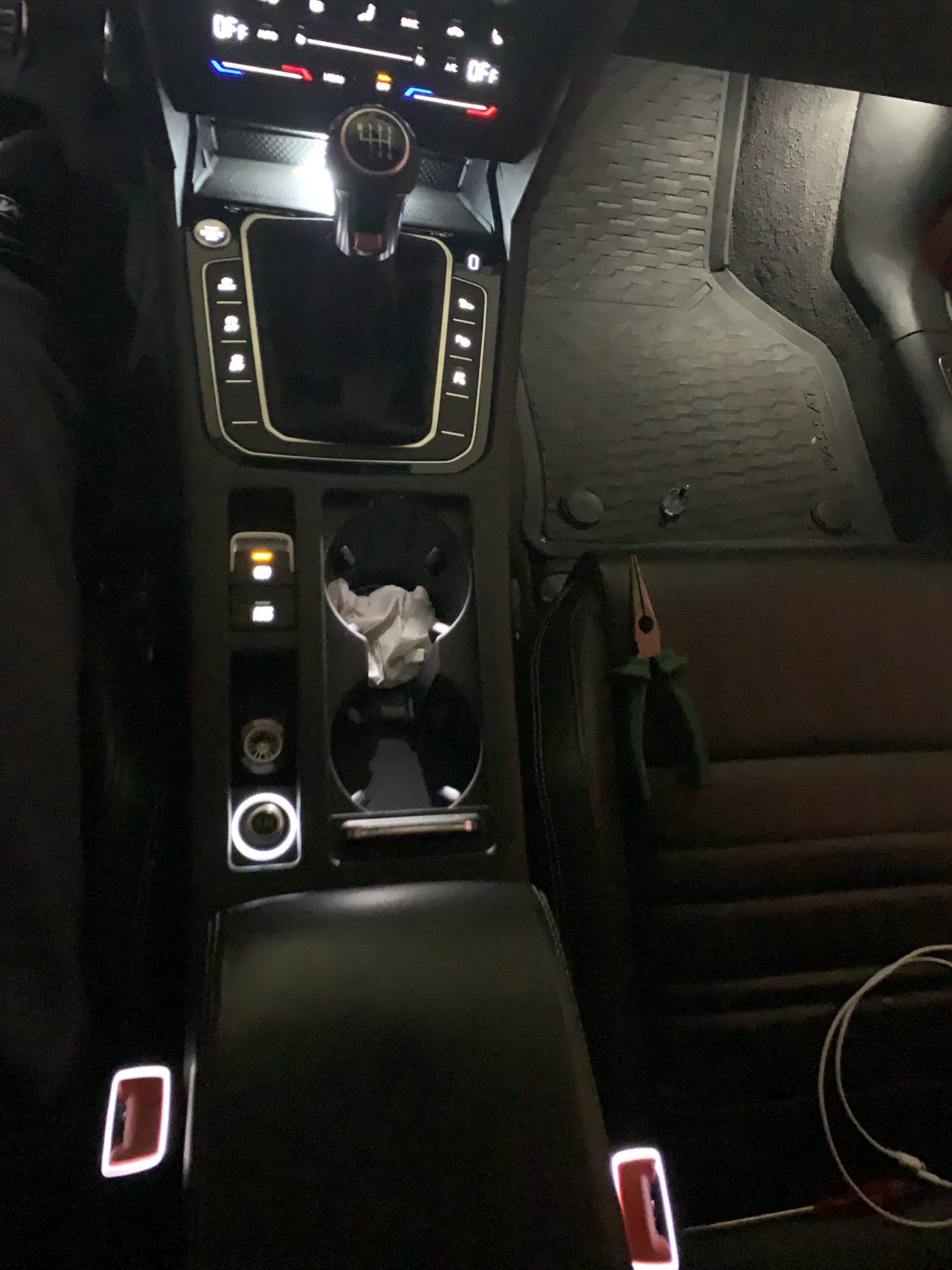 USB para USB-C — Volkswagen Passat Variant (B8), 2 л, 2018 года ...