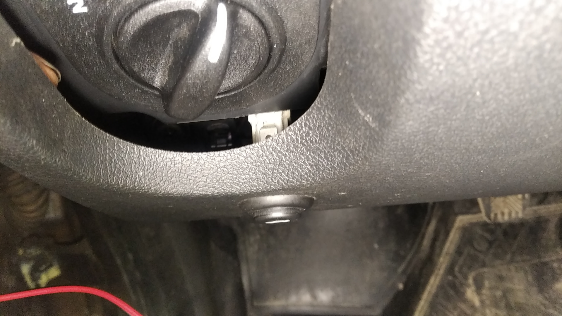 Открытие багажника из салона — Lada Гранта (2G) FL, 1,6 л, 2020 года ...