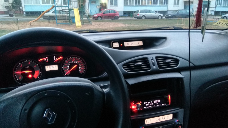 Избавление от Cabasse auditorium tronic 6CD — Renault Laguna II, 2,2 л ...