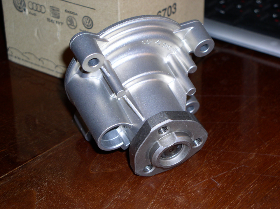 Насос водяной VAG 03C 121 008 J — Volkswagen Polo Sedan, 1,6 л., 2013 ...