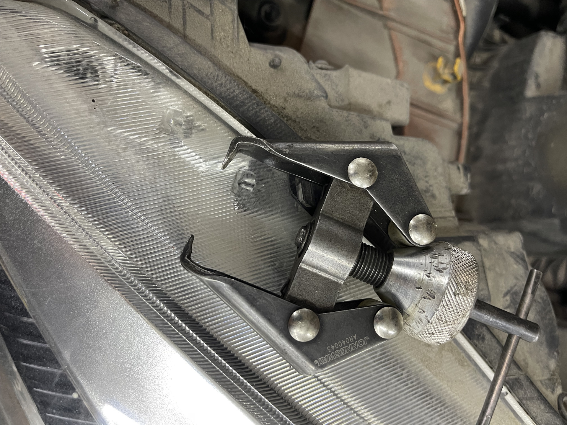 Замена передних амортизаторов и опорных подшипников. — Ford Kuga (2G), 2,5 л, 2019 года | визит ...