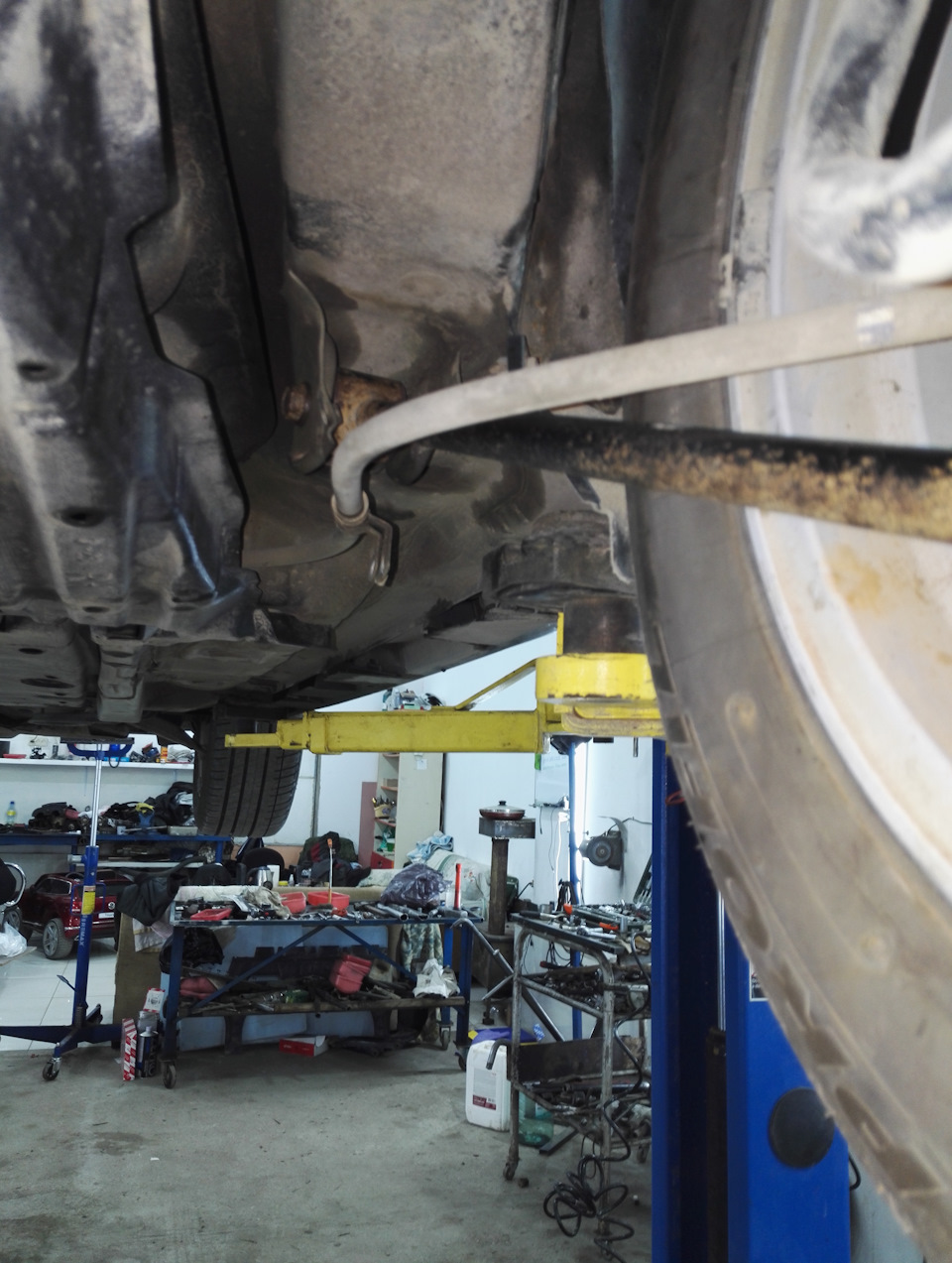 Замена сайлентблоков продольных рычагов — Toyota Camry (XV50), 2,5 л ...