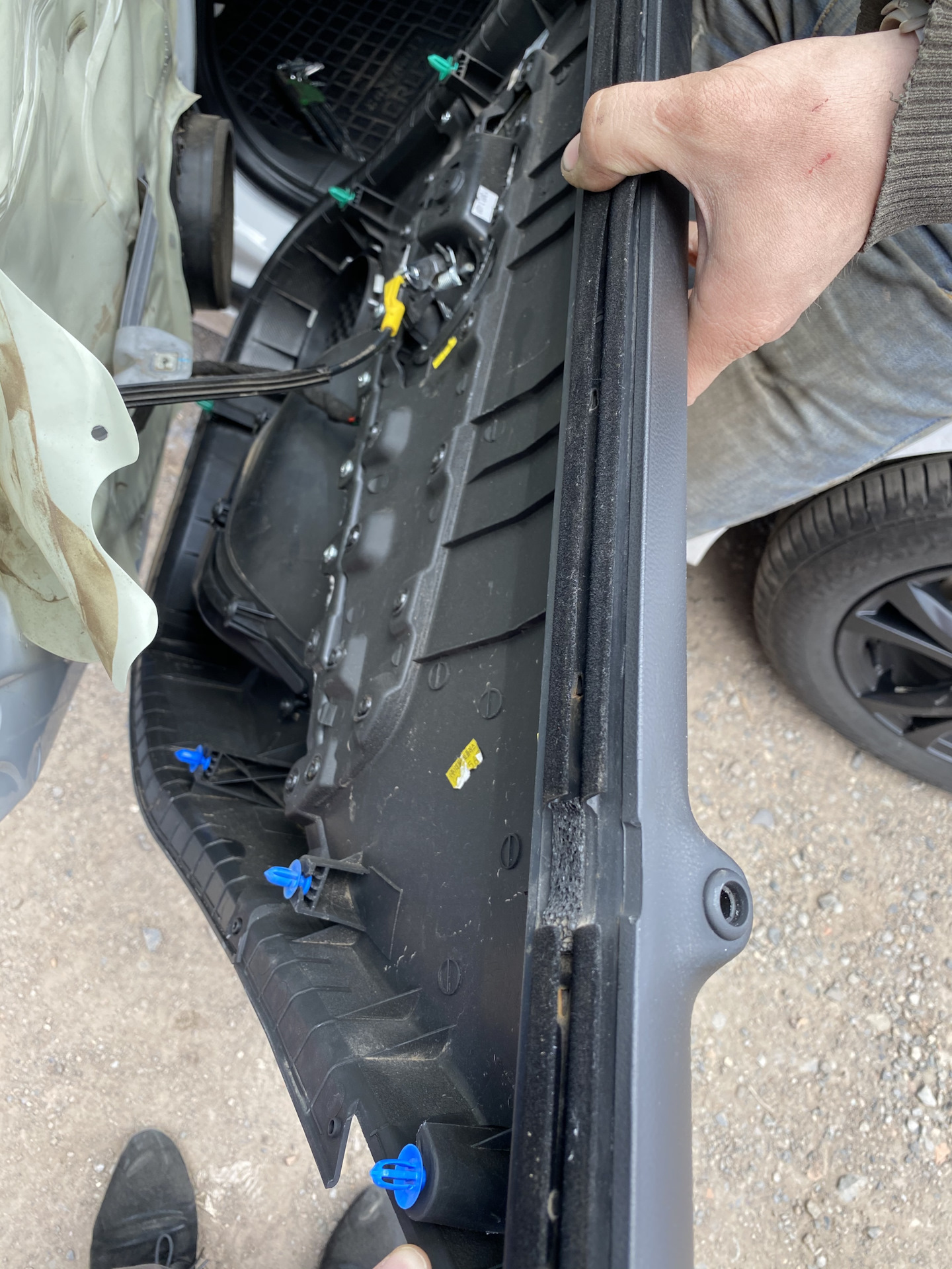 Камера заднего вида + клипсы обшивки багажника и дверных карт ...