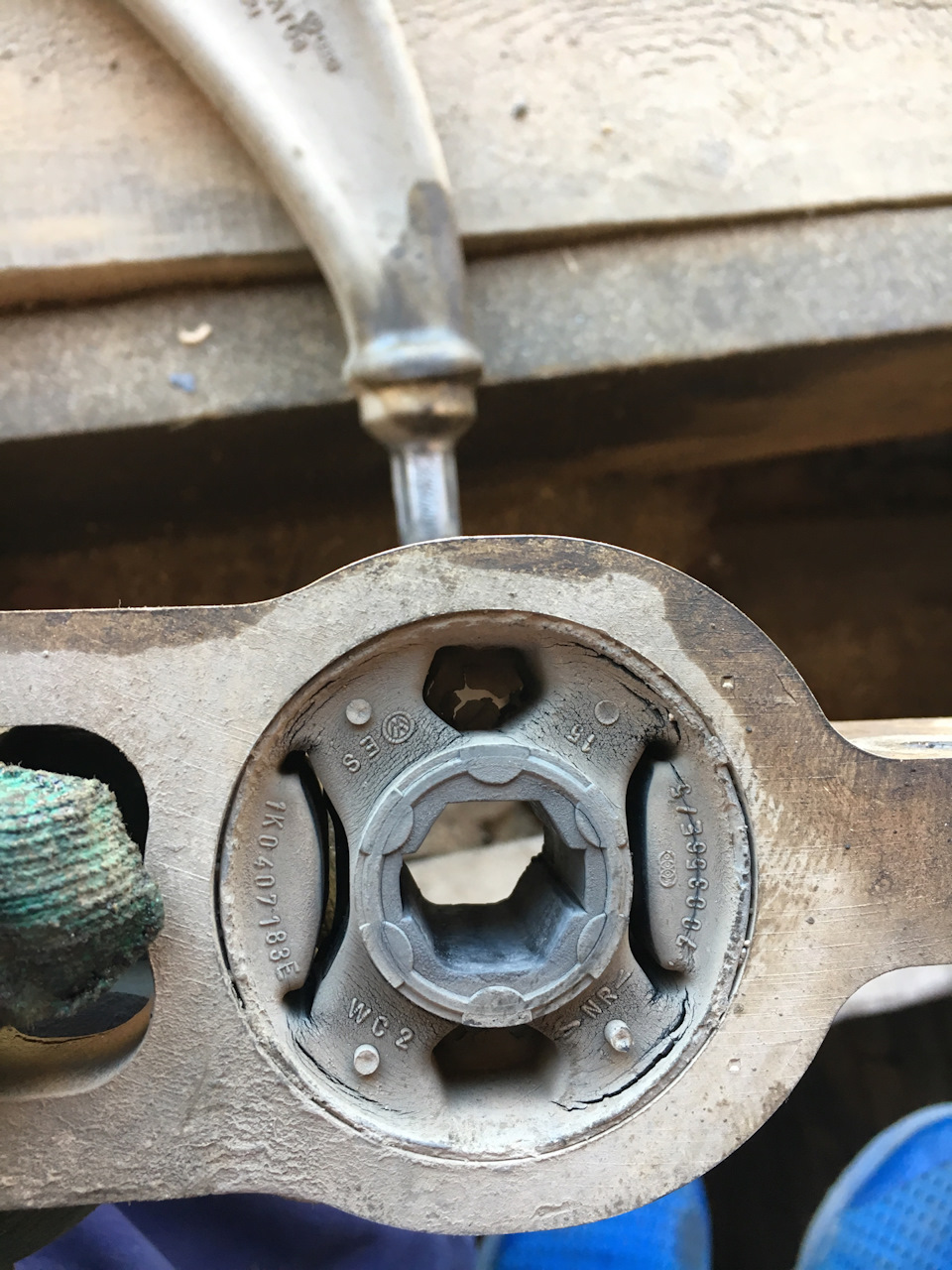 Передняя подвеска ч1. — Volkswagen Passat B6, 1,8 л, 2009 года | своими ...