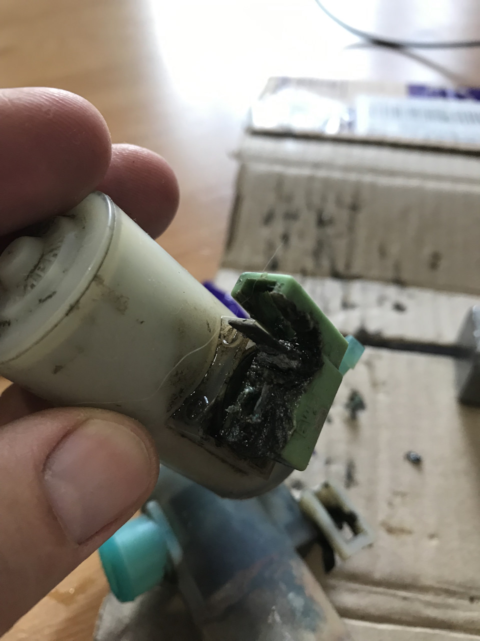 Насосы бочка омывателя — Suzuki Swift (2G), 1,3 л, 2010 года | своими ...