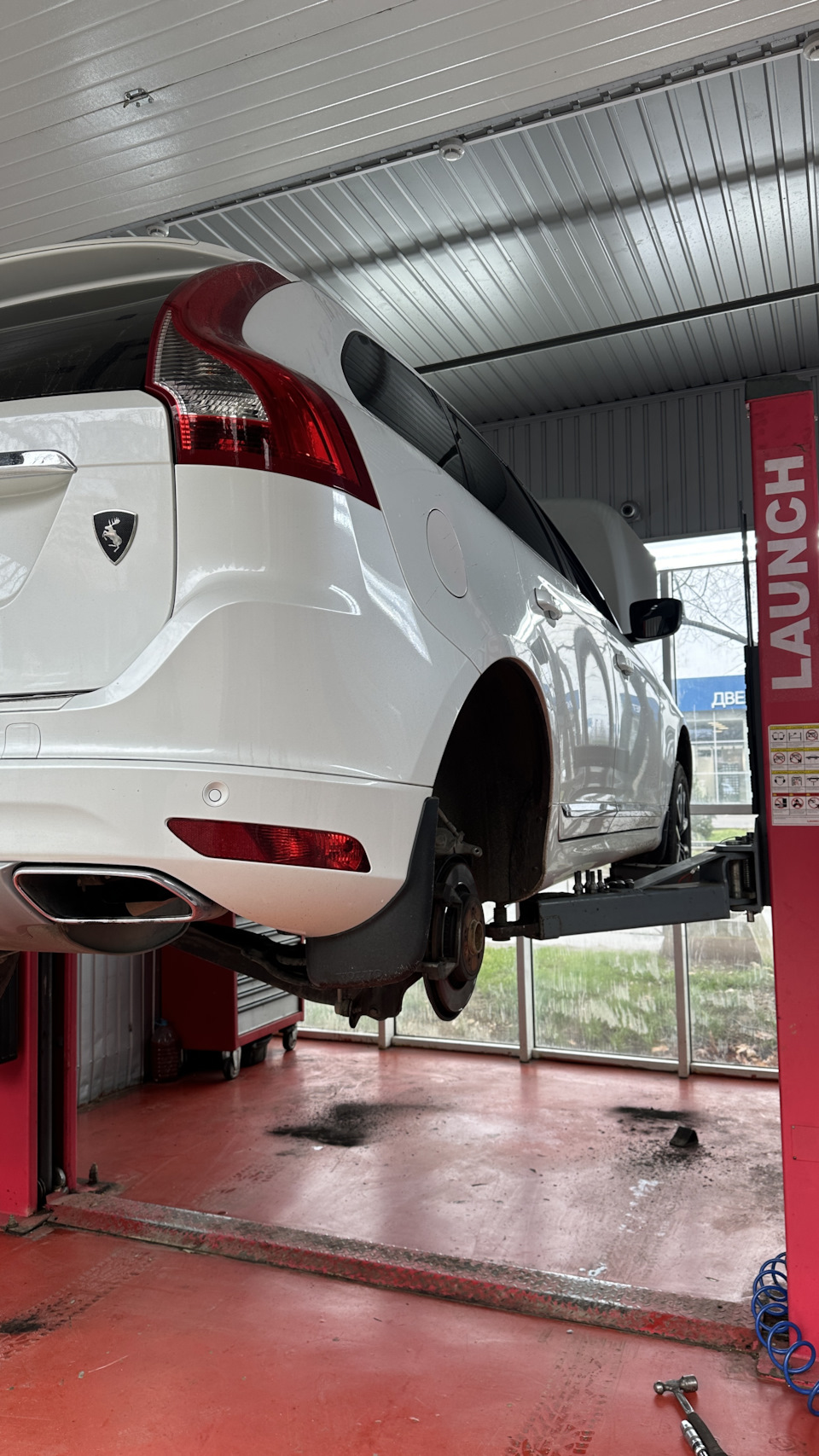 Эх, замена дисков и колодок Volvo — Volvo XC60 (1G), 2 л, 2017 года ...