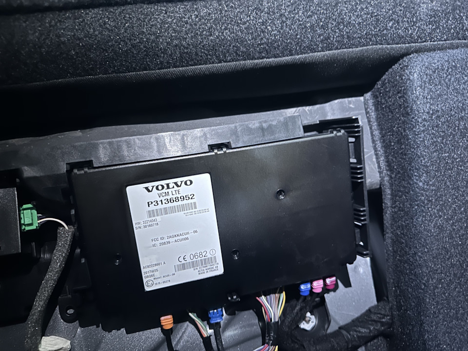 Замена батарейки Volvo On Call — Volvo S90 (2G), 2 л, 2017 года ...