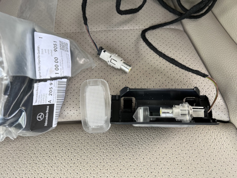 A2218200401 Фонарь освещения салона Mercedes | Запчасти на DRIVE2