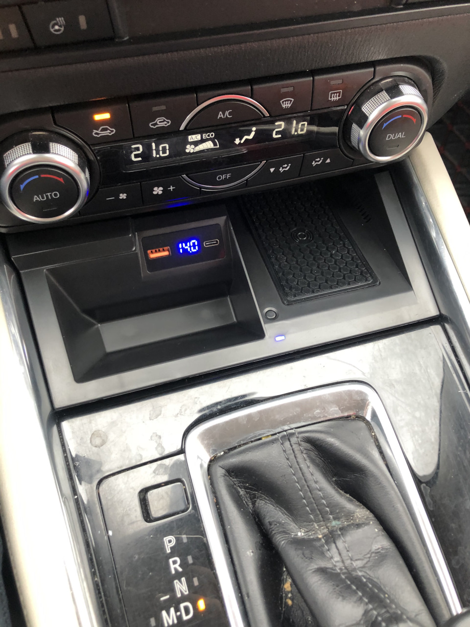 Беспроводная зарядка — Mazda CX-5 (2G), 2,5 л, 2018 года | аксессуары ...