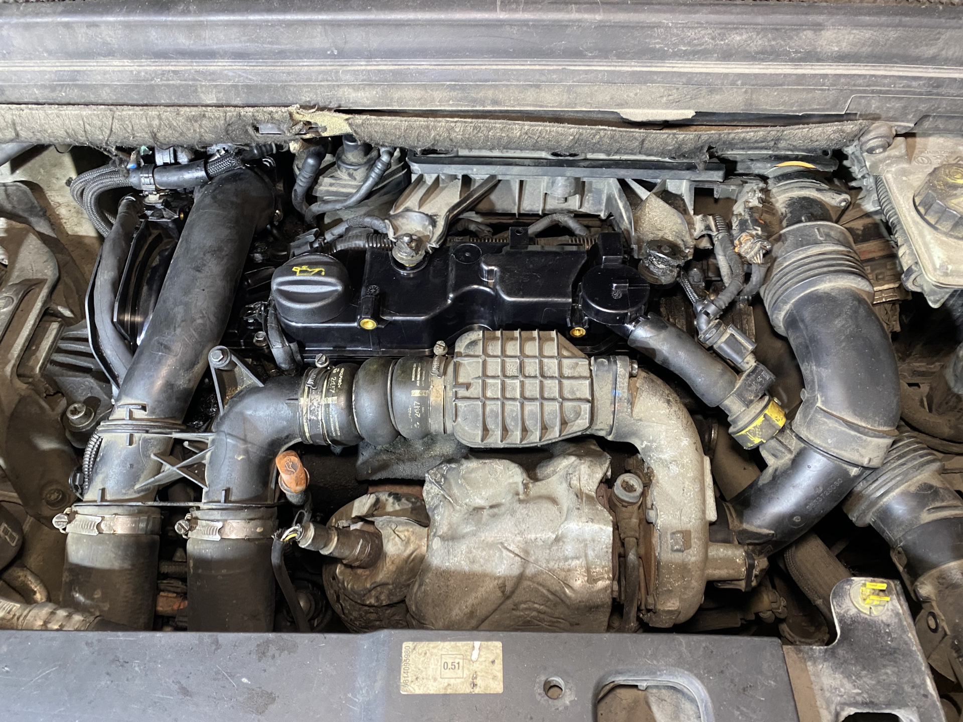 Замена клапанной крышки — Citroen C4 Picasso (2G), 1,6 л, 2017 года ...