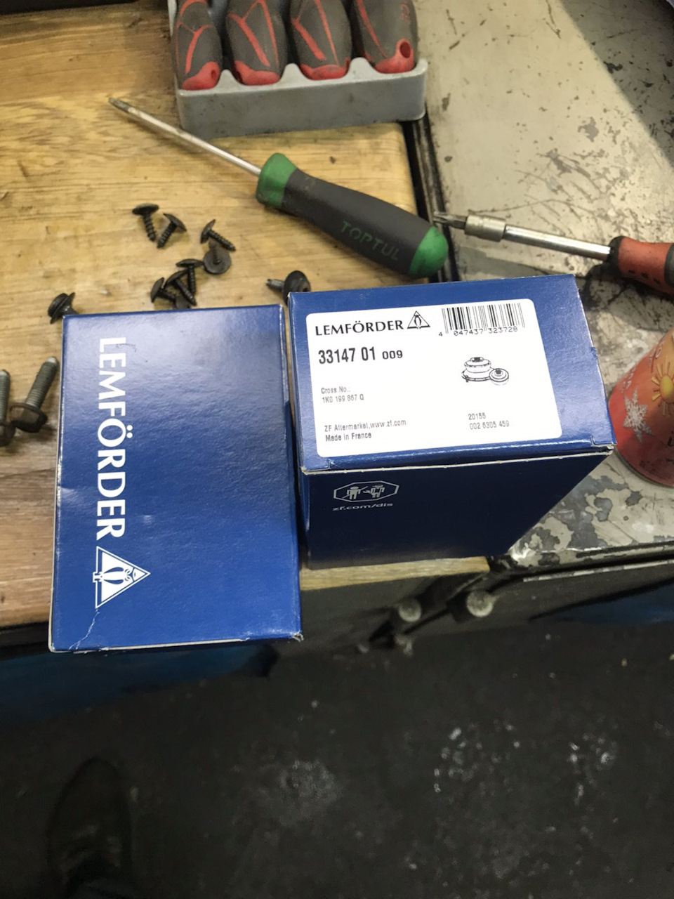 Замена задней верхней и нижней опоры двигателя — Skoda Octavia A5 Mk2 ...