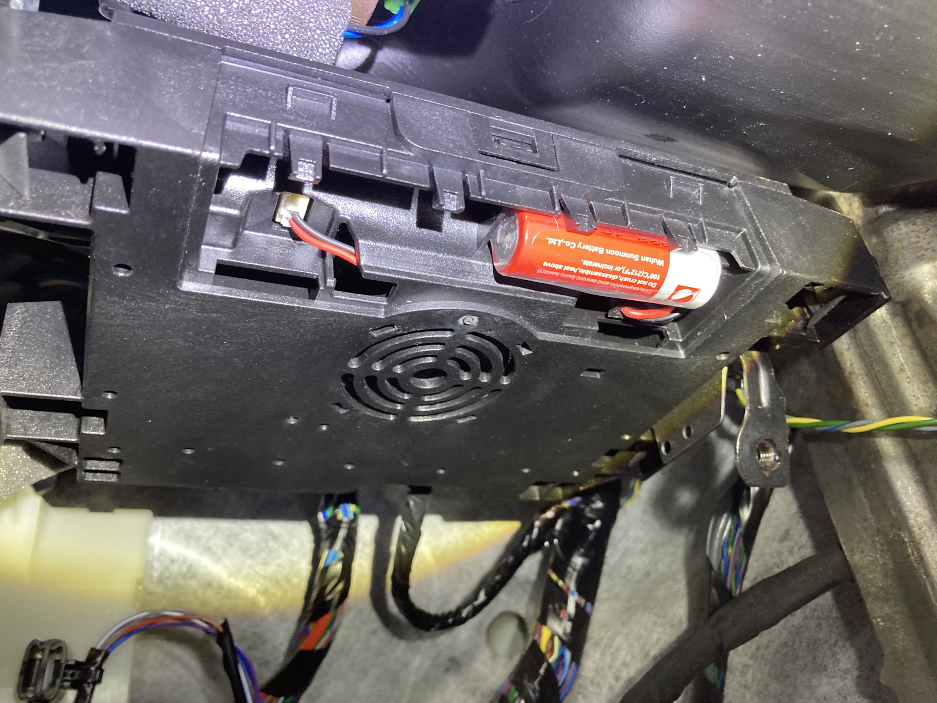 1.1. Замена батарейки VolvoOnCall — Volvo XC70 III, 2,4 л, 2014 года ...