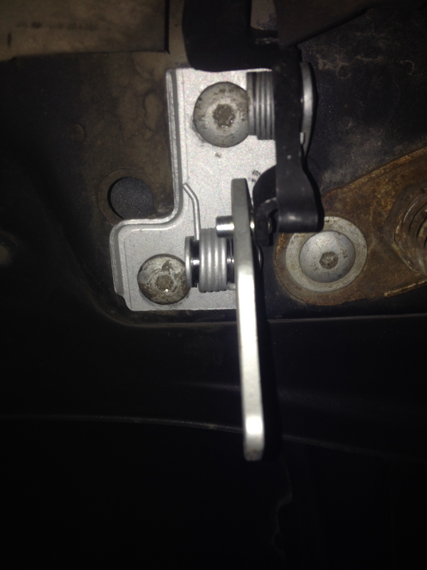 Флажок открытия капота — BMW 3 series (E46), 2,2 л, 2003 года | своими ...