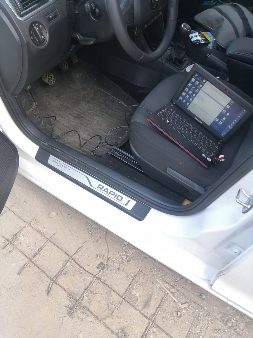 Установил USB розетки — Hyundai Trajet, 2 л, 2000 года | аксессуары ...