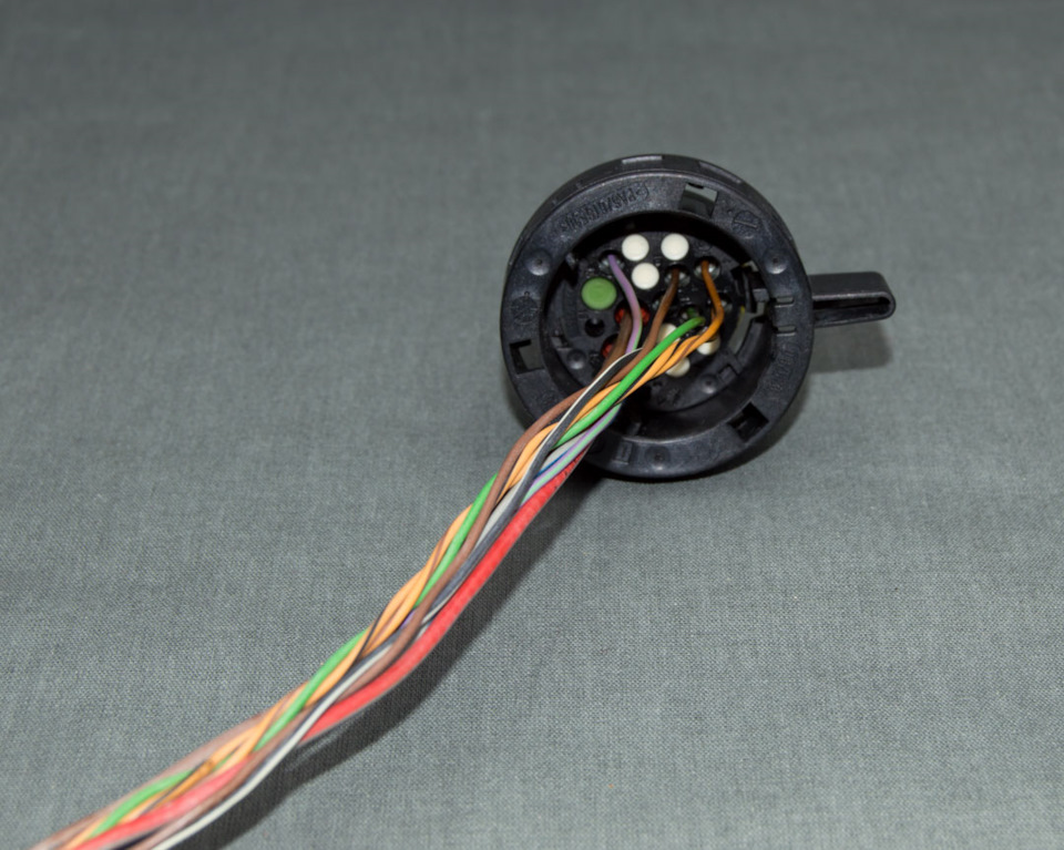 420973716 Корпус круглого разъ VAG | Запчасти на DRIVE2