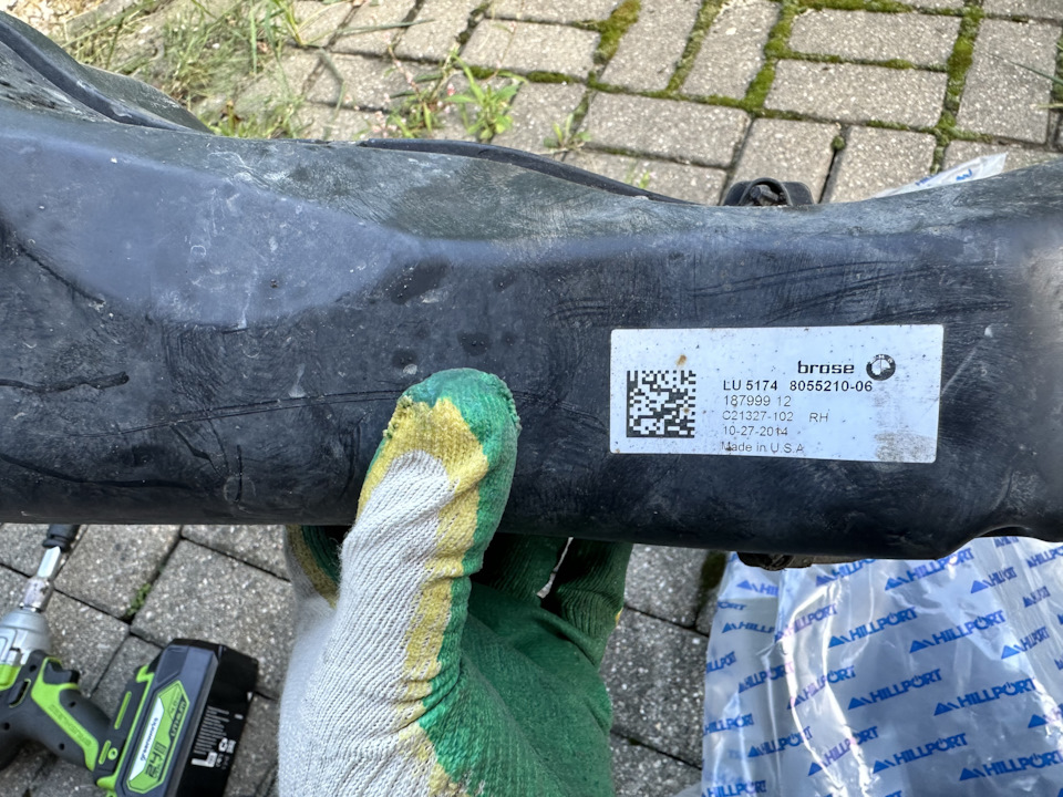 Замена воздуховода тормозного механизма и пыльника бампера — BMW X5 ...