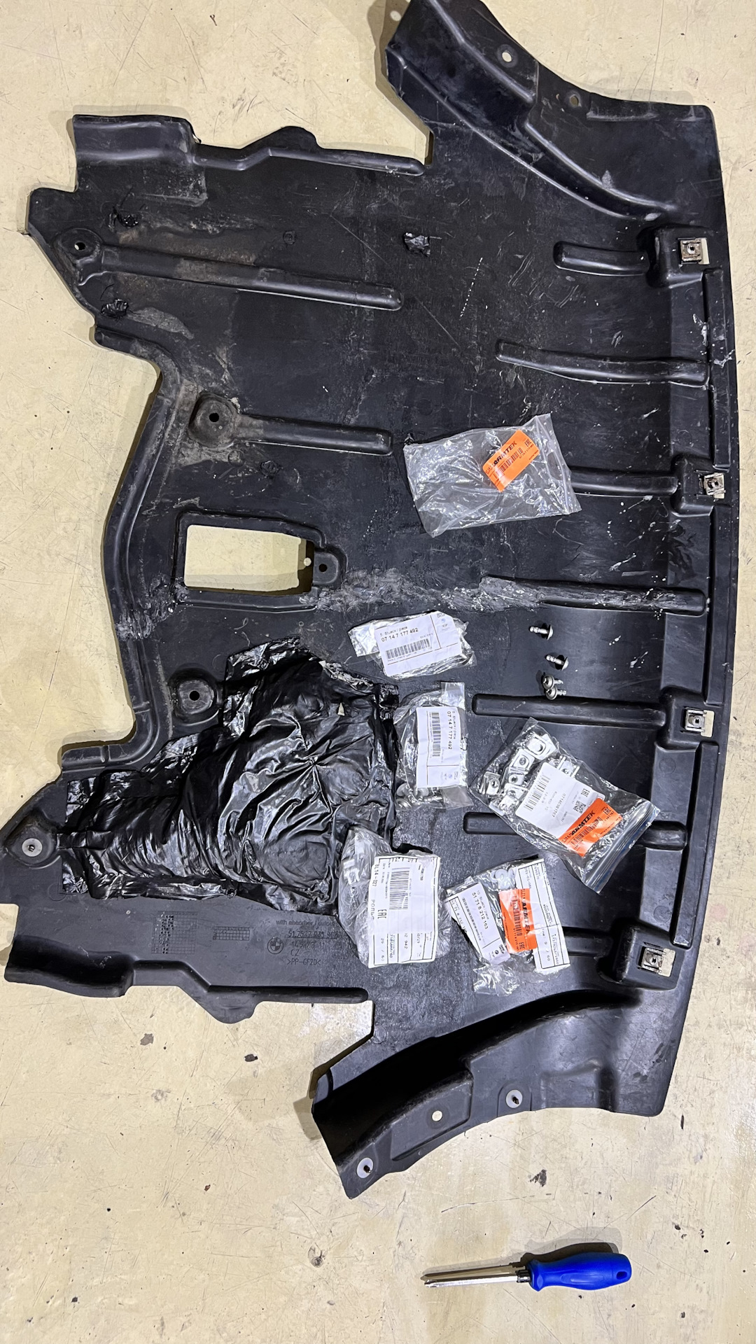 Установка защиты ДВС, значок БМВ на капот — BMW X5 (E70), 3 л, 2008 ...